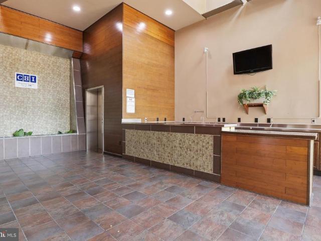1 E Market Street # 204
