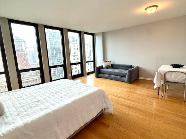 1 E Scott Street # 1811