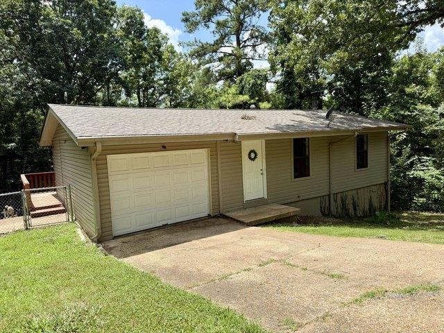1 E Ute Cir, Cherokee Village, AR 72529