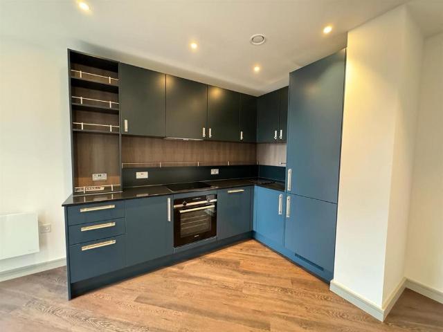 1 Eden Grove, Staines TW18 1 bed apartment to rent £1,550 pcm £358 pw