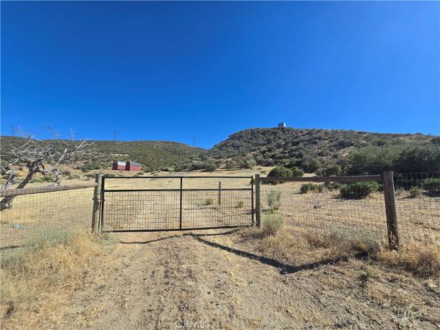 1 Elizabeth Lake Rd Vic 58th W