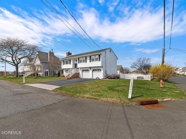 1 Elizabeth Pl, Monmouth Beach, NJ 07750