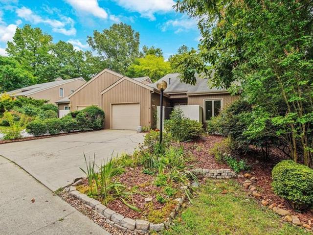 1 Ellsworth Ct, Chapel Hill, NC 27517