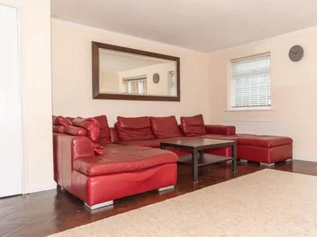 1 Elm Way, London, N11 3NP, United Kingdom | 3 bed townhouse for rent #167455112 | Rentberry