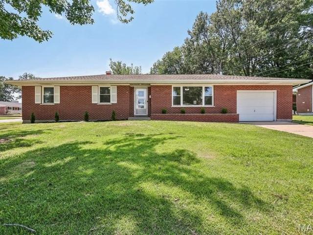 1 Elmwood Ct, Saint Charles, MO 63301