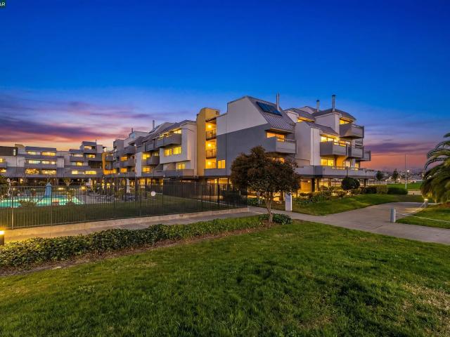 1 Embarcadero W, Unit 164, Oakland, CA 94607 | MLS #41120