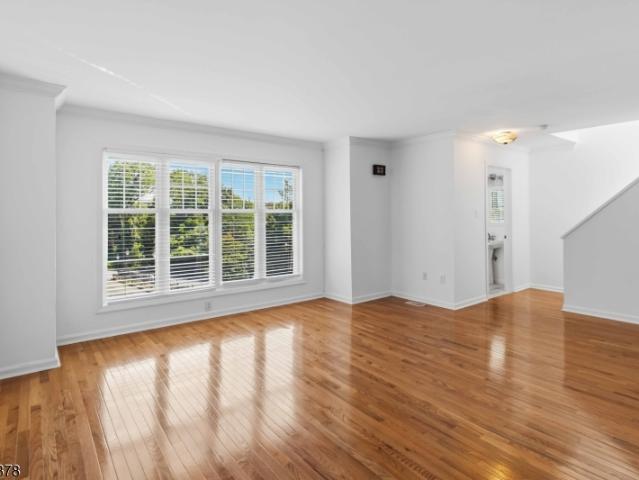 1 Entrance Ave
