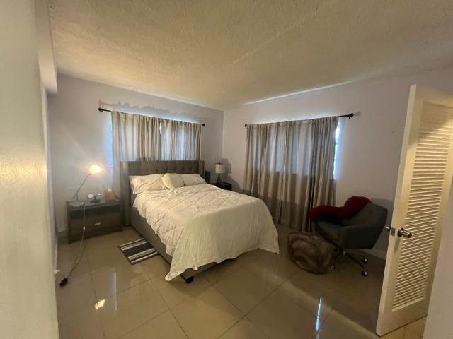 1 furnished bedroom in Margate / shared bath