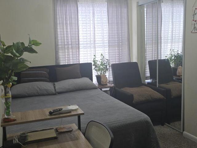 1 Furnished room in home