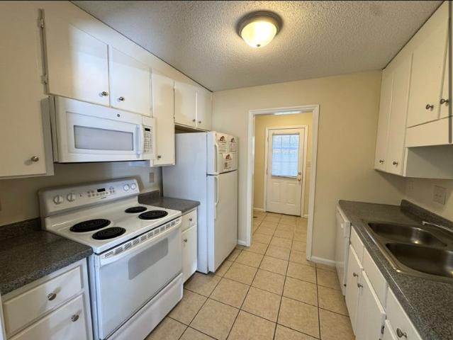 1 Female Roomie Needed
