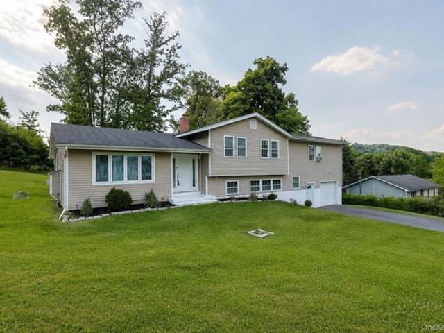 1 Forest Ln, Salisbury Mills, NY 12577