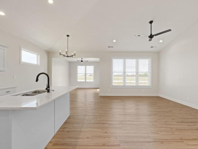 1 Frank Ct, Le Claire, IA 52753 | MLS #12550