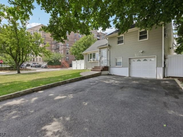 1 Franklin Pl
