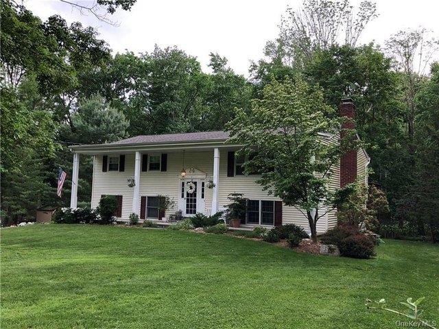 1 Frontier Ln, Monsey, NY 10952