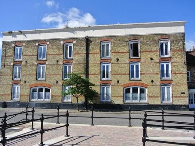1 Gardners Quay, Upper Strand Street, Sandwich, Kent CT13, 2 bed flat to rent, £1,050 pcm | PrimeLocation