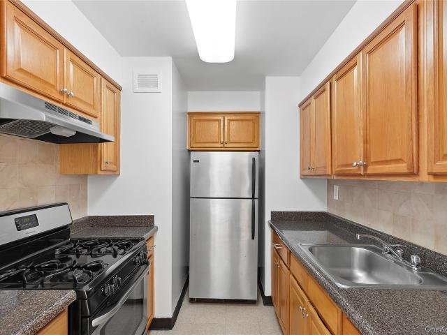 1 Glenwood Avenue 26A