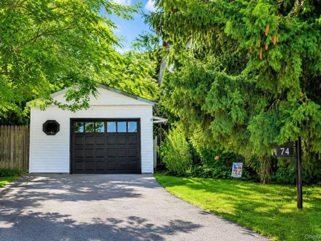 1 Glen Cove Dr, Glen Head, NY 11545