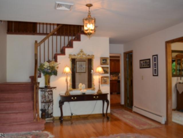 1 Glenbrook Ct