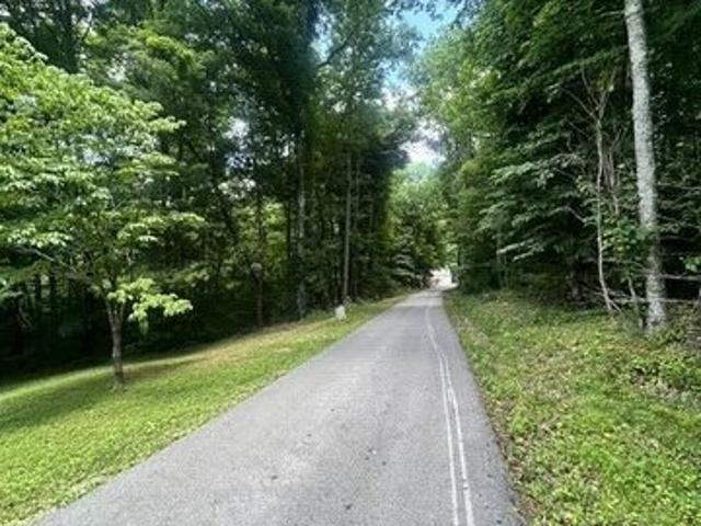1 Godsey Ave, Whitley City, KY 42653