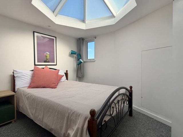1 Great Eastern Street, London. 3 bed flat to rent £3,799 pcm £877 pw