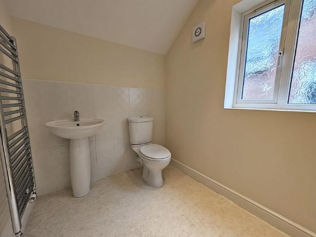 1 Greenacre Way, S12