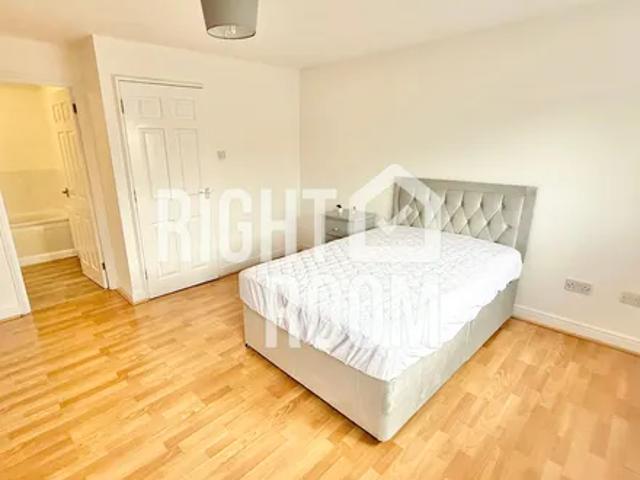 1 Grimsby Grove, London, E16 2RH, United Kingdom | 4 bed townhouse for rent #167388073 | Rentberry
