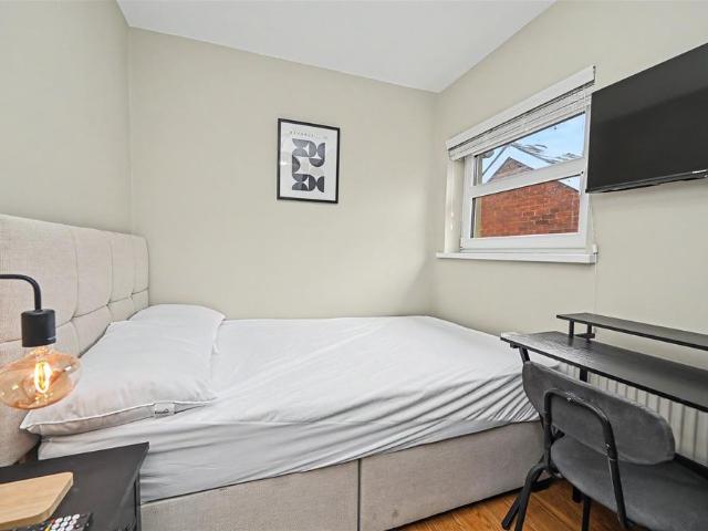 1 Hugh Street, Belfast, BT9 7HH
