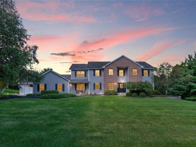 1 Hurlingham Dr, Honeoye Falls, NY 14472