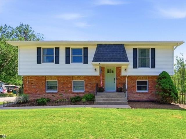 1 Hampton Spring Rd, Hampton, NJ 07860