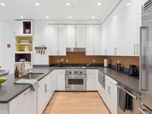 1 HANSON Place 18L