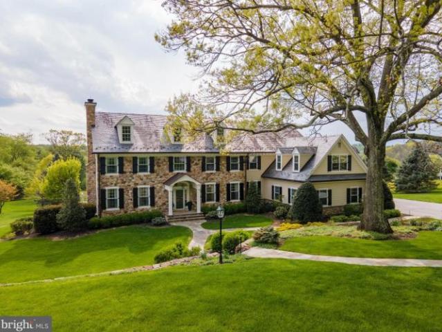 1 Hedgerow Ln, Devon, PA 19333