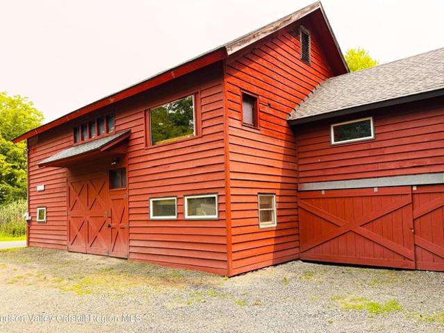 1 Highwoods Rd, Saugerties, NY 12477