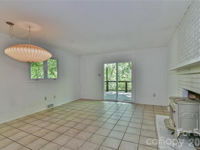 1 Hillcrest Ln, Black Mountain, NC 28711 | MLS #4368