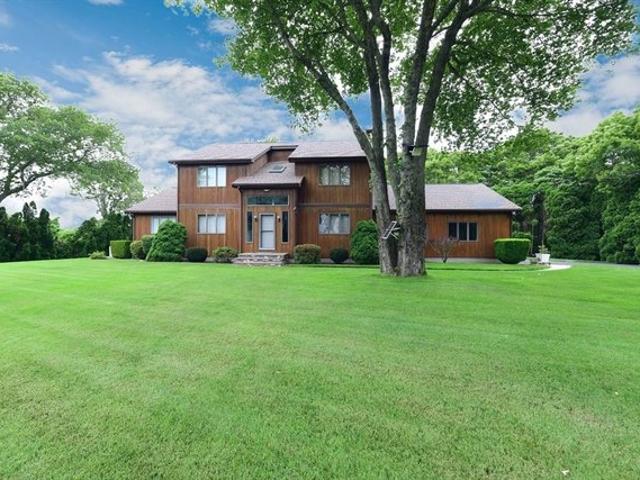 1 Homestead Rd, Bourne, MA 02562
