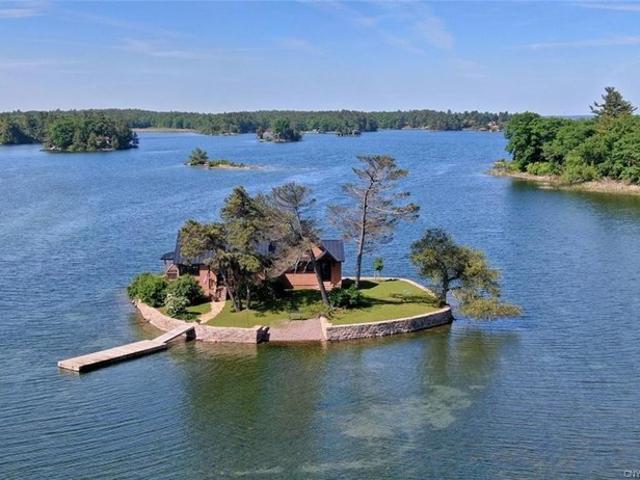 1 Honeymoon Is, Hammond, NY 13646