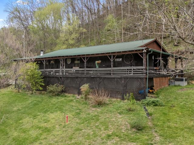 1 Julie Ln, Pleasant Shade, TN 37145 | MLS #3166