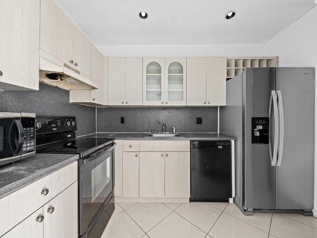 1 Jacaranda Country Club Dr, Unit 202, Plantation, FL 33324 | MLS #B26003