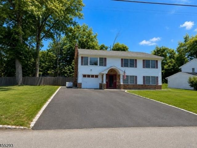 1 James Dr, Mount Arlington, NJ 07856