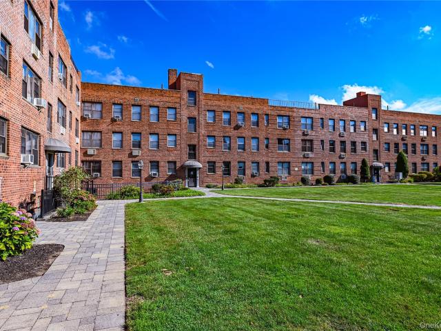 1 Jefferson Ave, Unit J10, Rockville Centre, NY 11570 | MLS #917703 | Compass