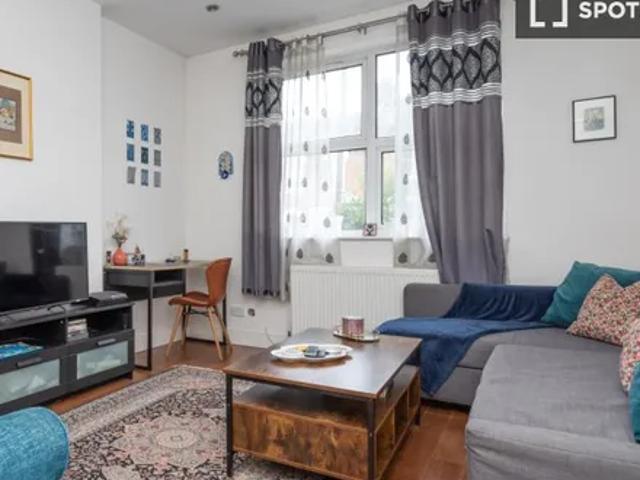 1 Joshua Close, London, N10 2JF, United Kingdom | 2 bed apartment for rent #164766425 | Rentberry