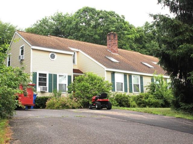 1 Karen Ln Unit A, Londonderry, NH 03053
