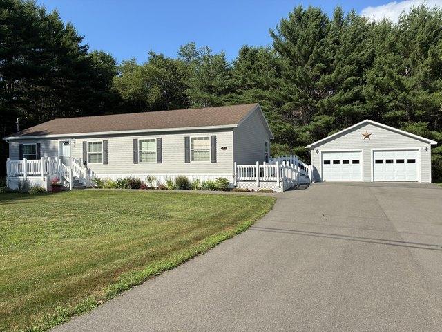 1 Karen St, Palmyra, ME 04965