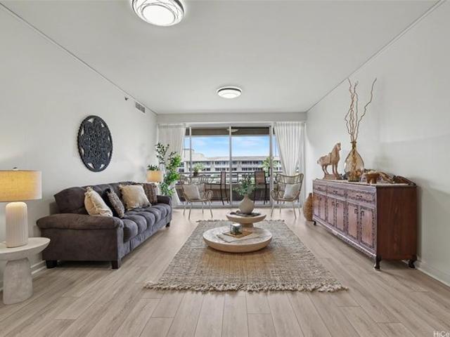 1 Keahole Pl Apt 1512, Honolulu, HI 96825