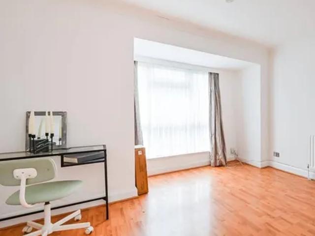 1 Kelmscott Close, Higham Hill, London, E17 5HN, United Kingdom | 3 bed townhouse for rent #140656673 | Rentberry