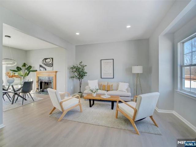 1 Kent Court