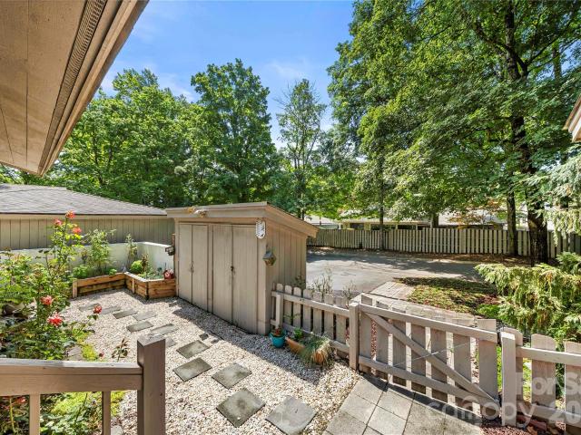 1 King Haigler Chase Street