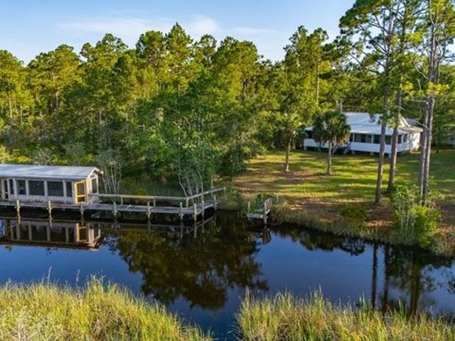 1 Lunsford Ln, Eastpoint, FL 32328
