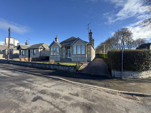 1 Lyndhurst Terrace, Dundee DD2, 4 bed detached bungalow to rent, £1,400 pcm | PrimeLocation