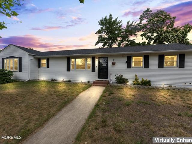 1 Lakeland Dr, Brick, NJ 08723