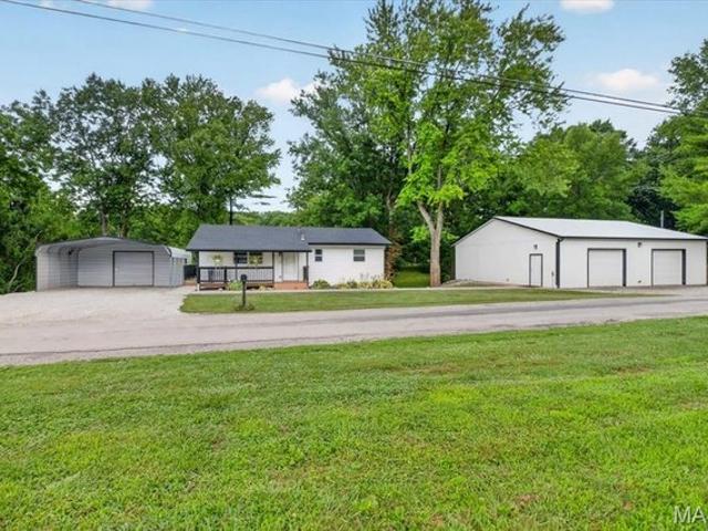 1 Lamask Dr, Belleville, IL 62223